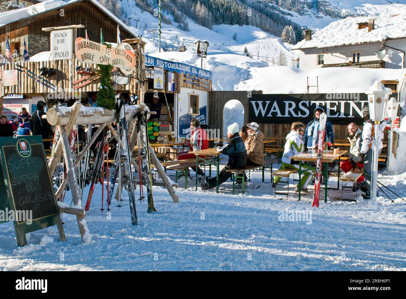 Arabba italy and people and ski hi-res stock photography and images - Alamy
