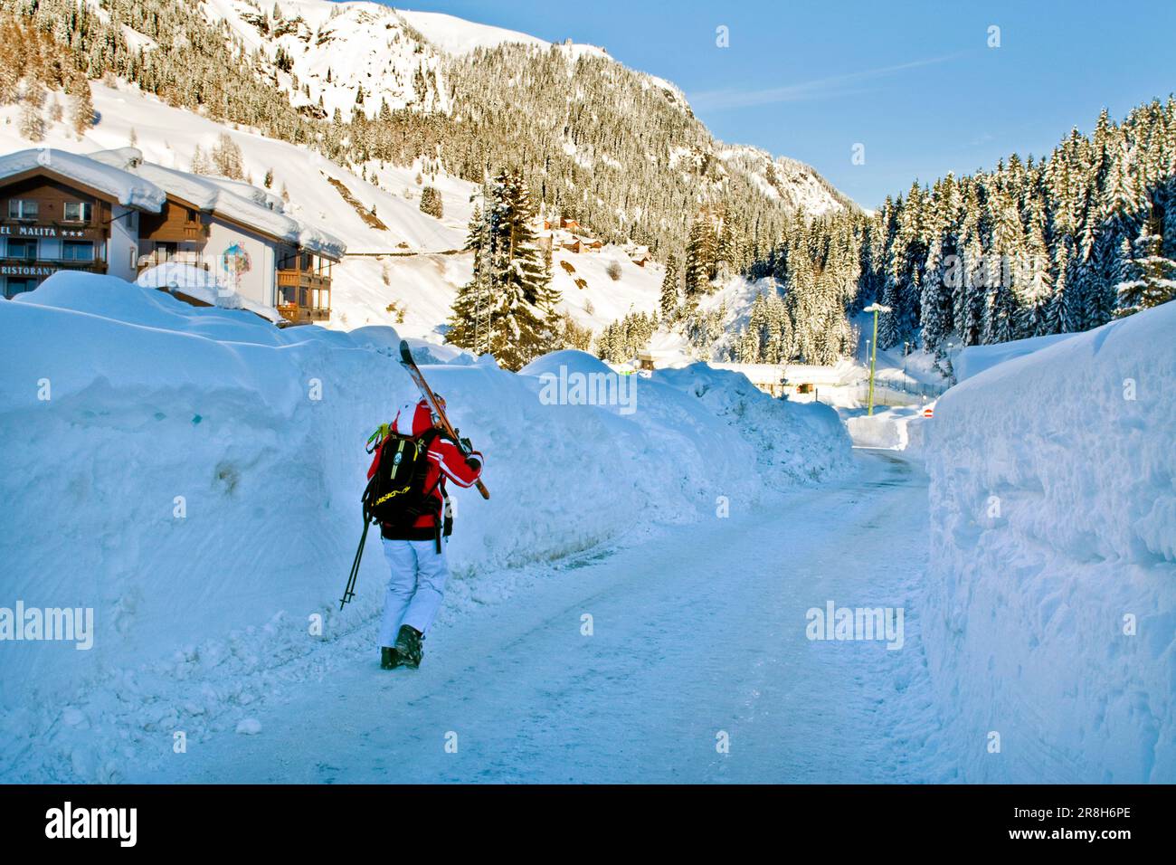 Arabba italy and people and ski hi-res stock photography and images - Alamy