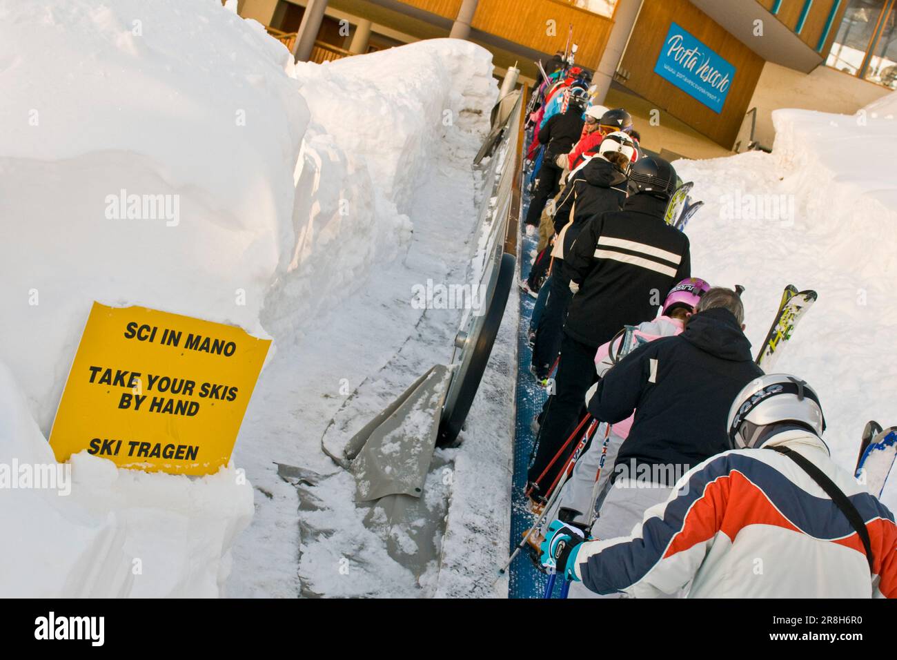 Arabba italy and people and ski hi-res stock photography and images - Alamy