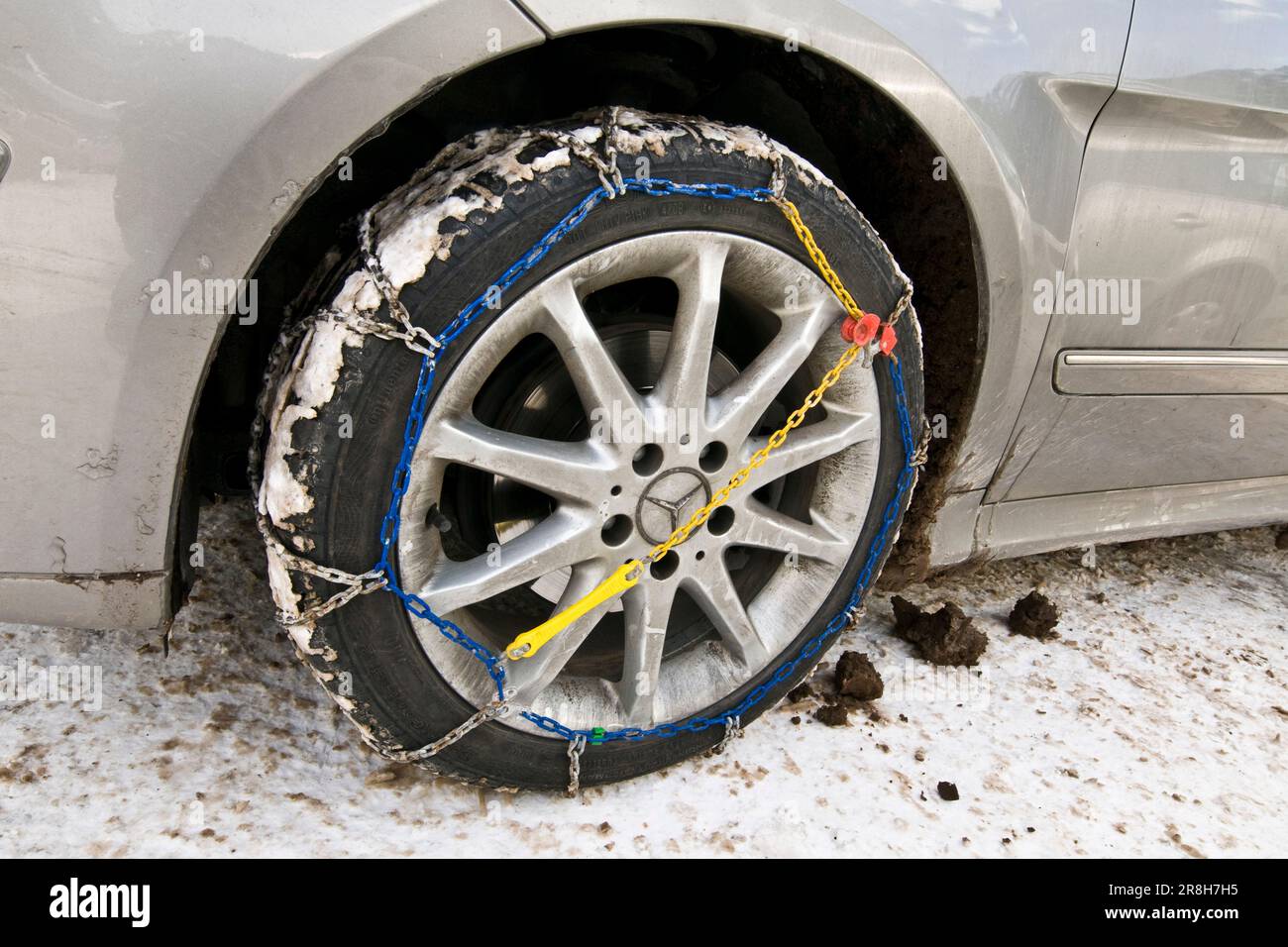 Horizontal chain hi-res stock photography and images - Alamy