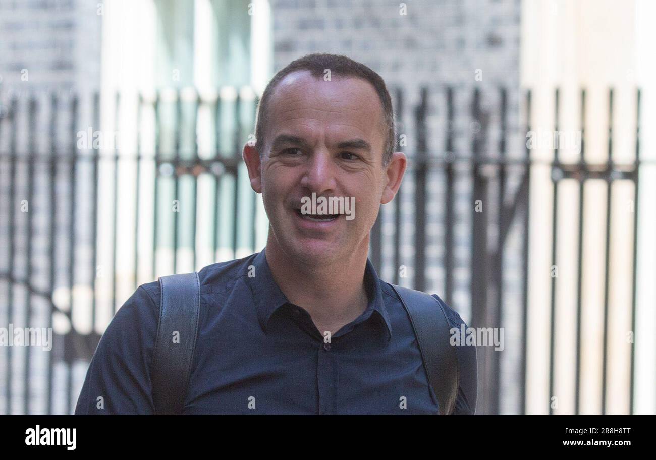 Martin lewis downing street hi-res stock photography and images - Alamy