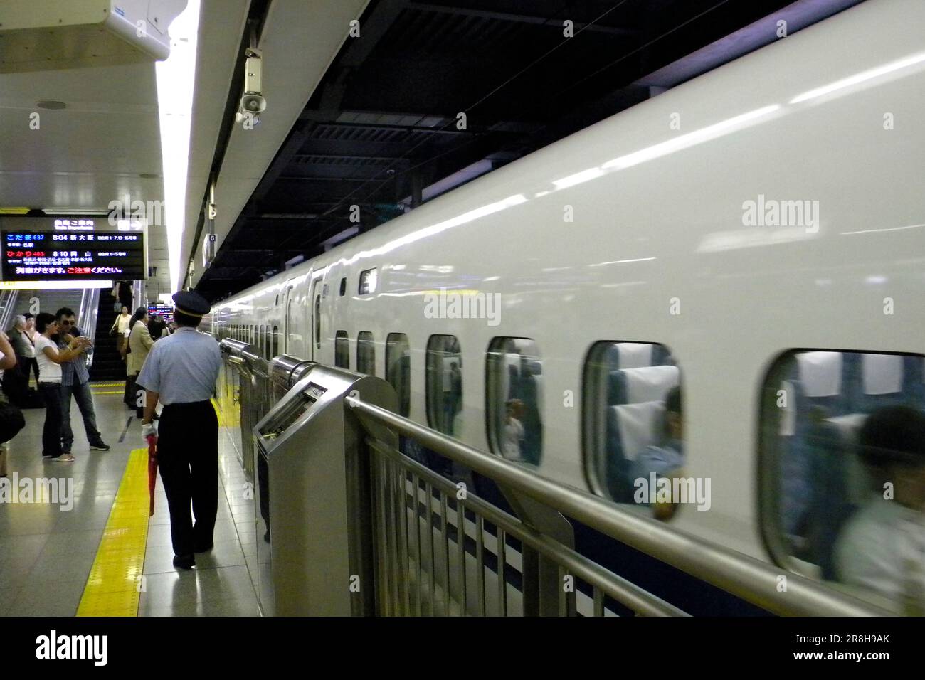 Shinkansen train tokyo japan hi-res stock photography and images - Alamy