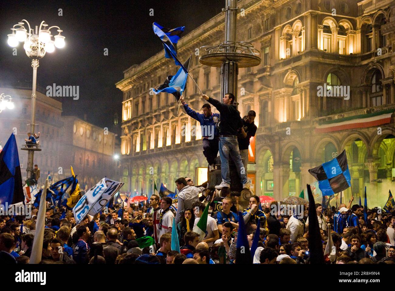 Supporters shield hi-res stock photography and images - Alamy