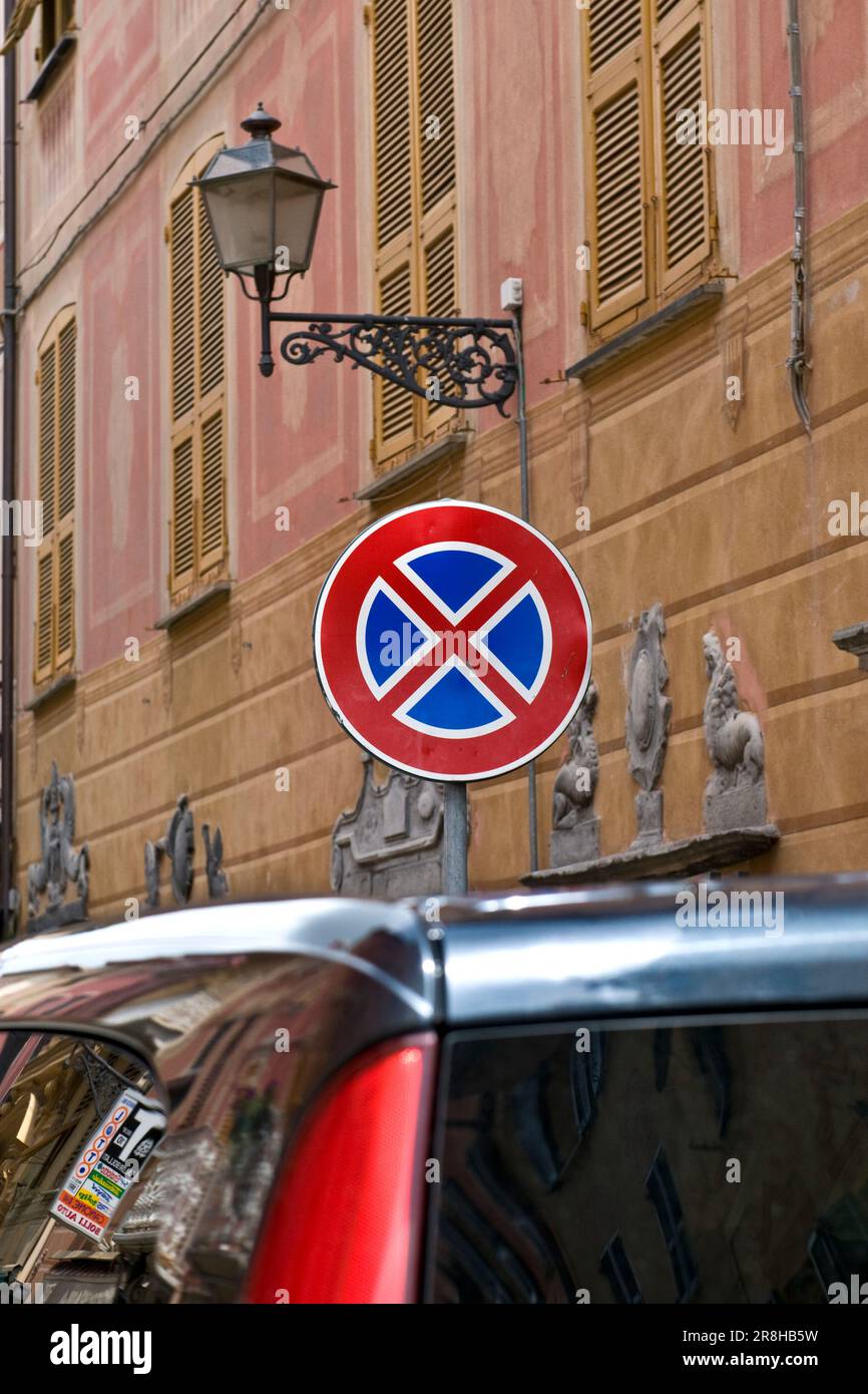 Prohibition no parking traffic signs hi-res stock photography and ...