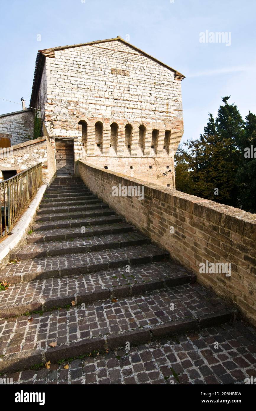 Medieval fortification italy hi-res stock photography and images - Alamy