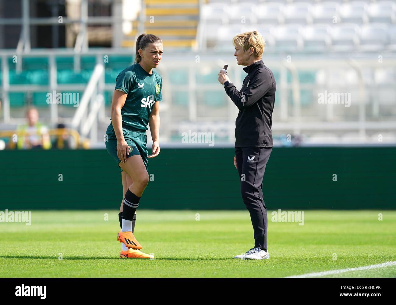 Vera pauw katie mccabe hi-res stock photography and images - Alamy