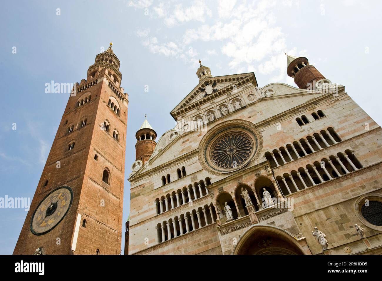 Towers and cathedral hi-res stock photography and images - Alamy