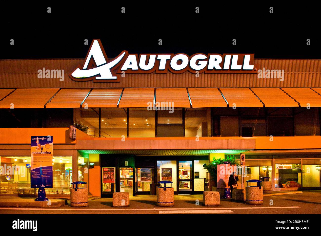 Highway restaurant signs hi-res stock photography and images - Alamy