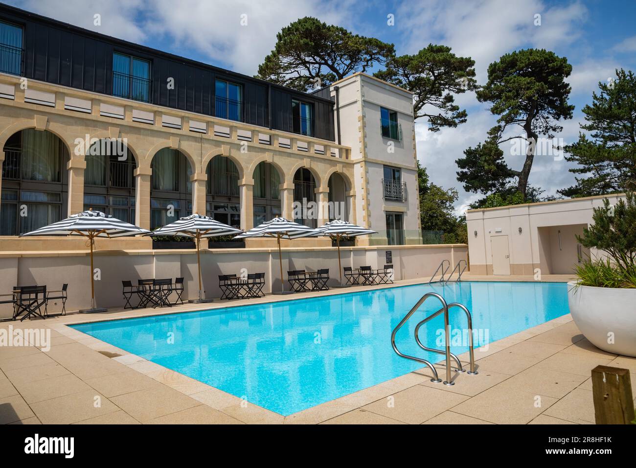 Outdoor victorian swimming pool hi-res stock photography and images - Alamy