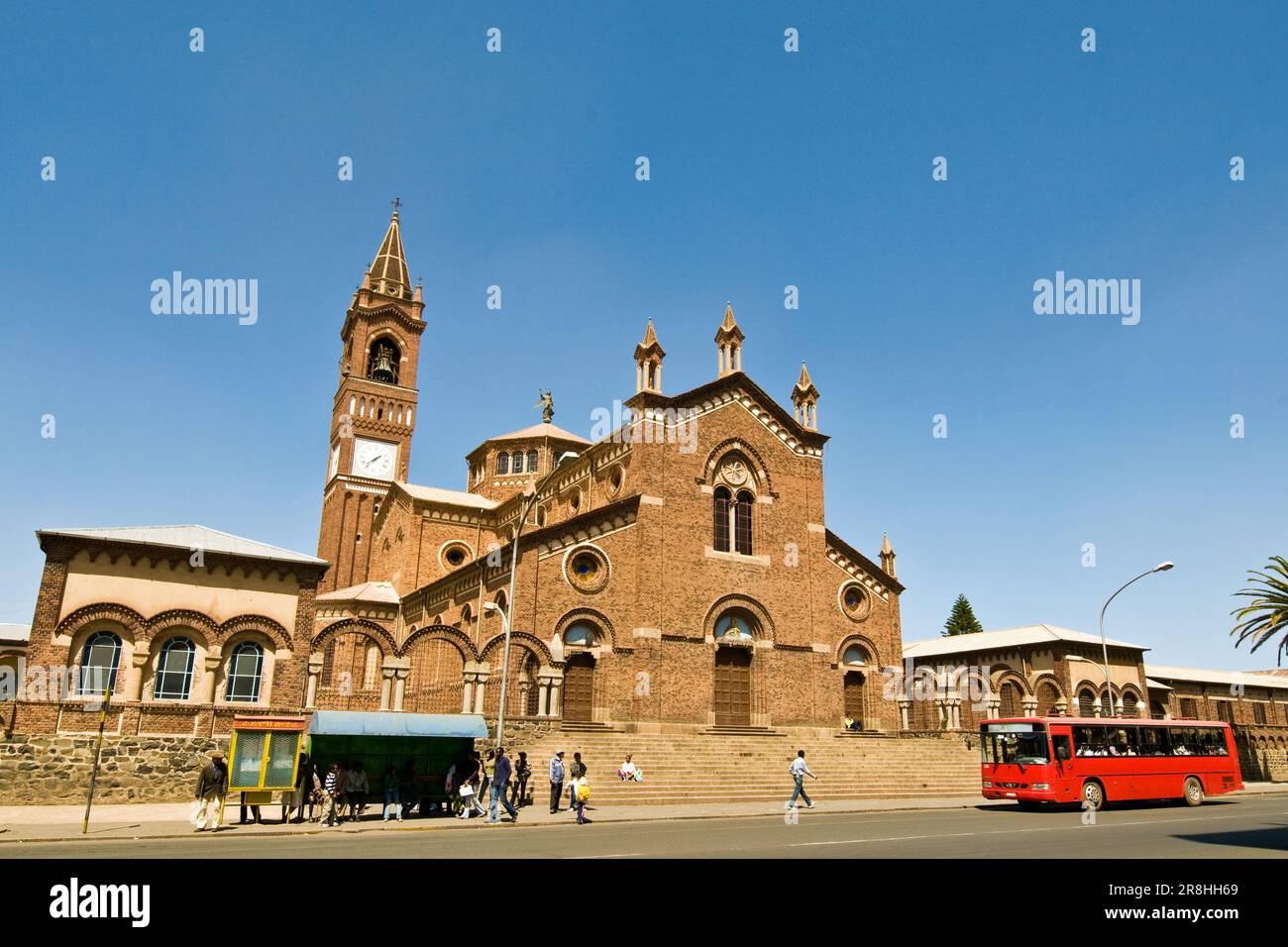 Cathedrals and churches hi-res stock photography and images - Alamy