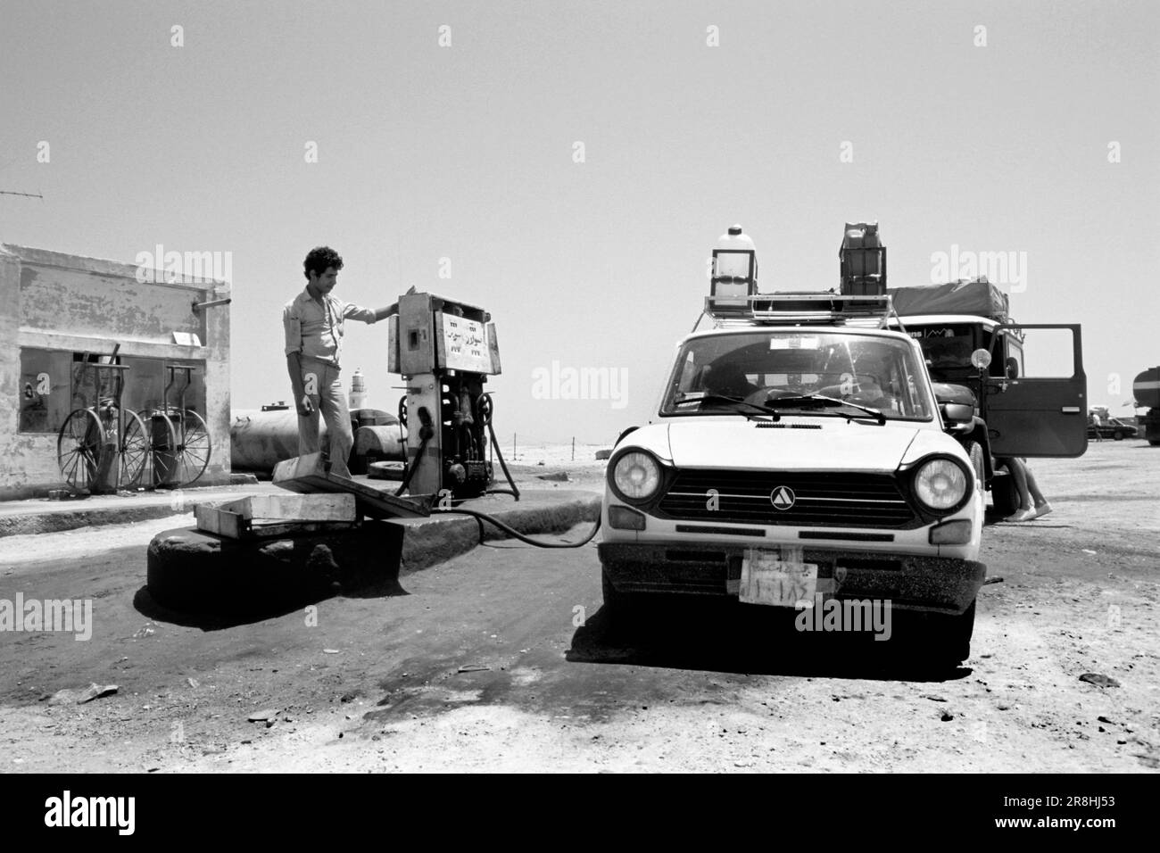 Desert car archive hi-res stock photography and images - Alamy