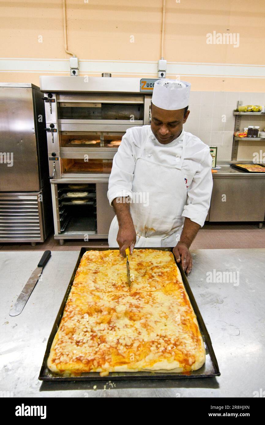 Pizzaiolo italy hi-res stock photography and images - Alamy