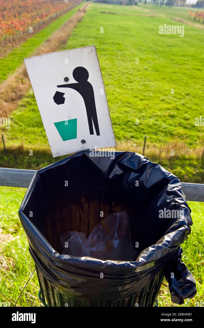 Message garbage hi-res stock photography and images - Alamy