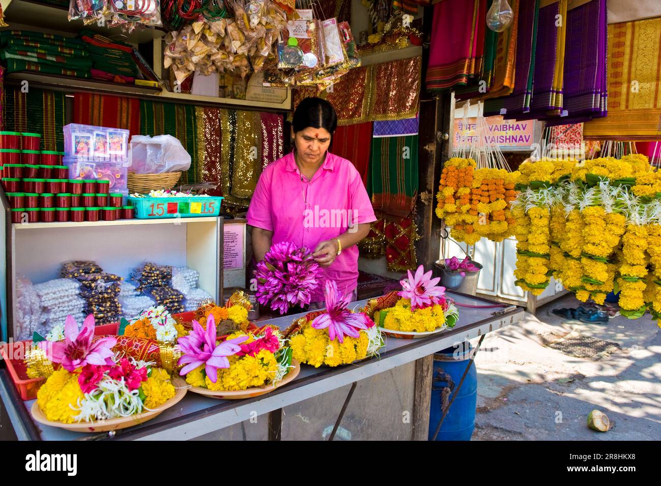 Maharashtra flowers hi-res stock photography and images - Alamy