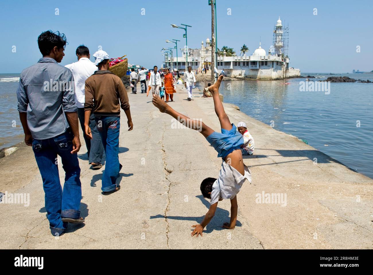 Young Street Artist. Haji Ali Mosque. Mumbai. India Stock Photo - Alamy
