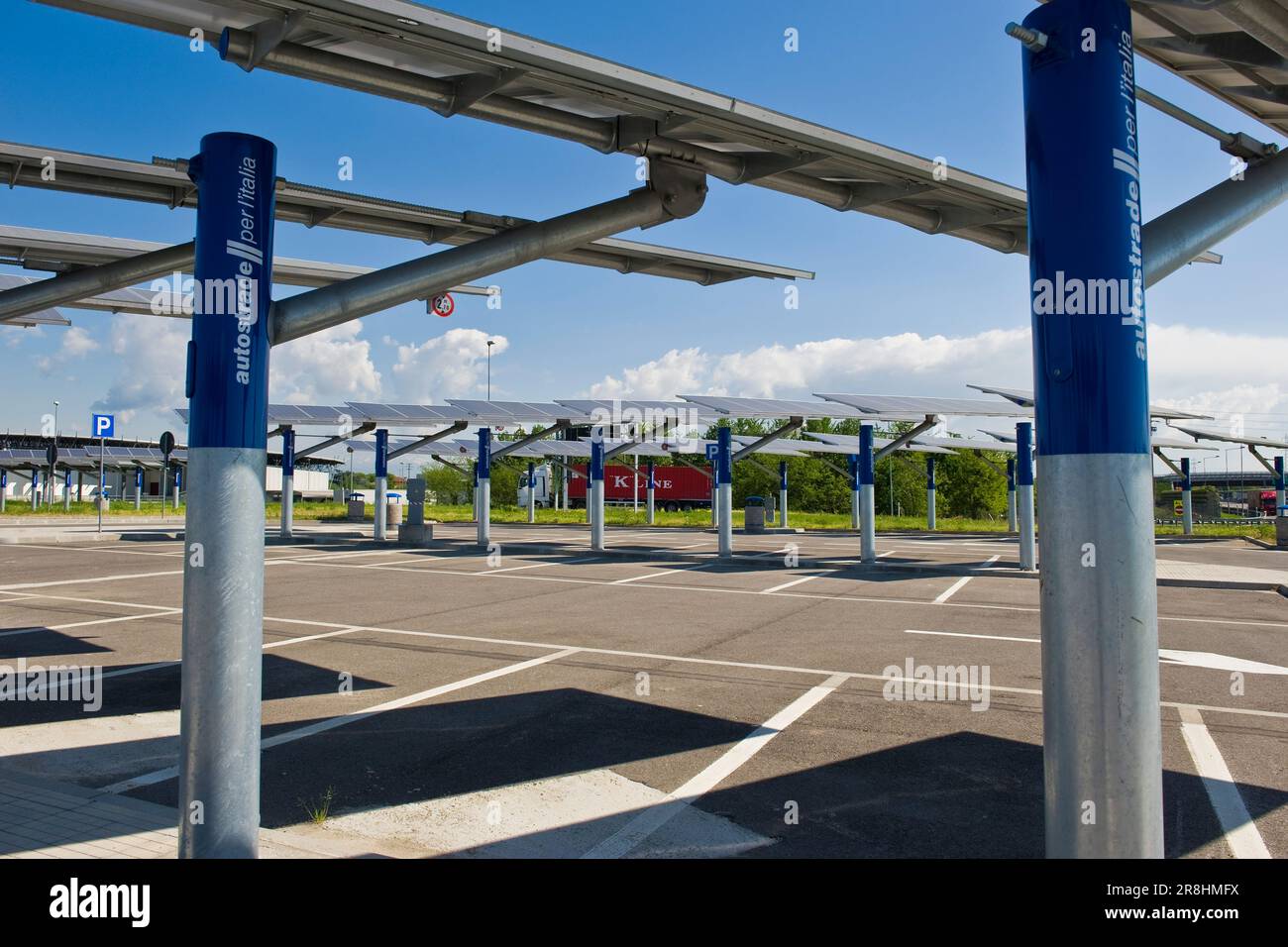 Solar energy parks hi-res stock photography and images - Alamy