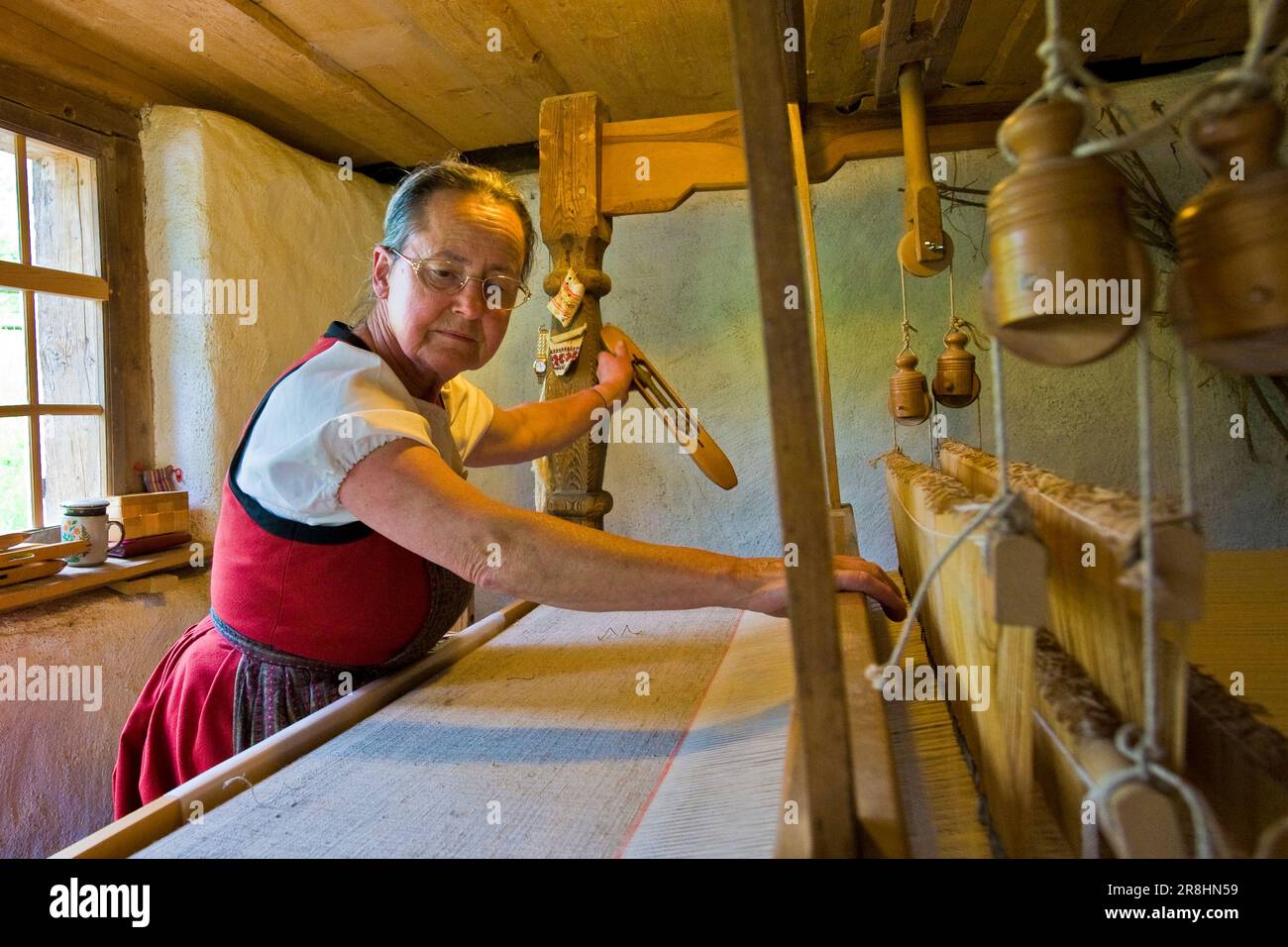 Hand weaving museum hi-res stock photography and images - Alamy