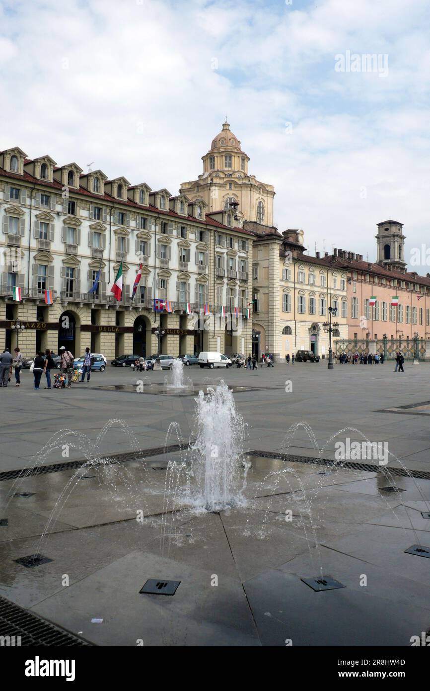 Turin square fountains hi-res stock photography and images - Alamy