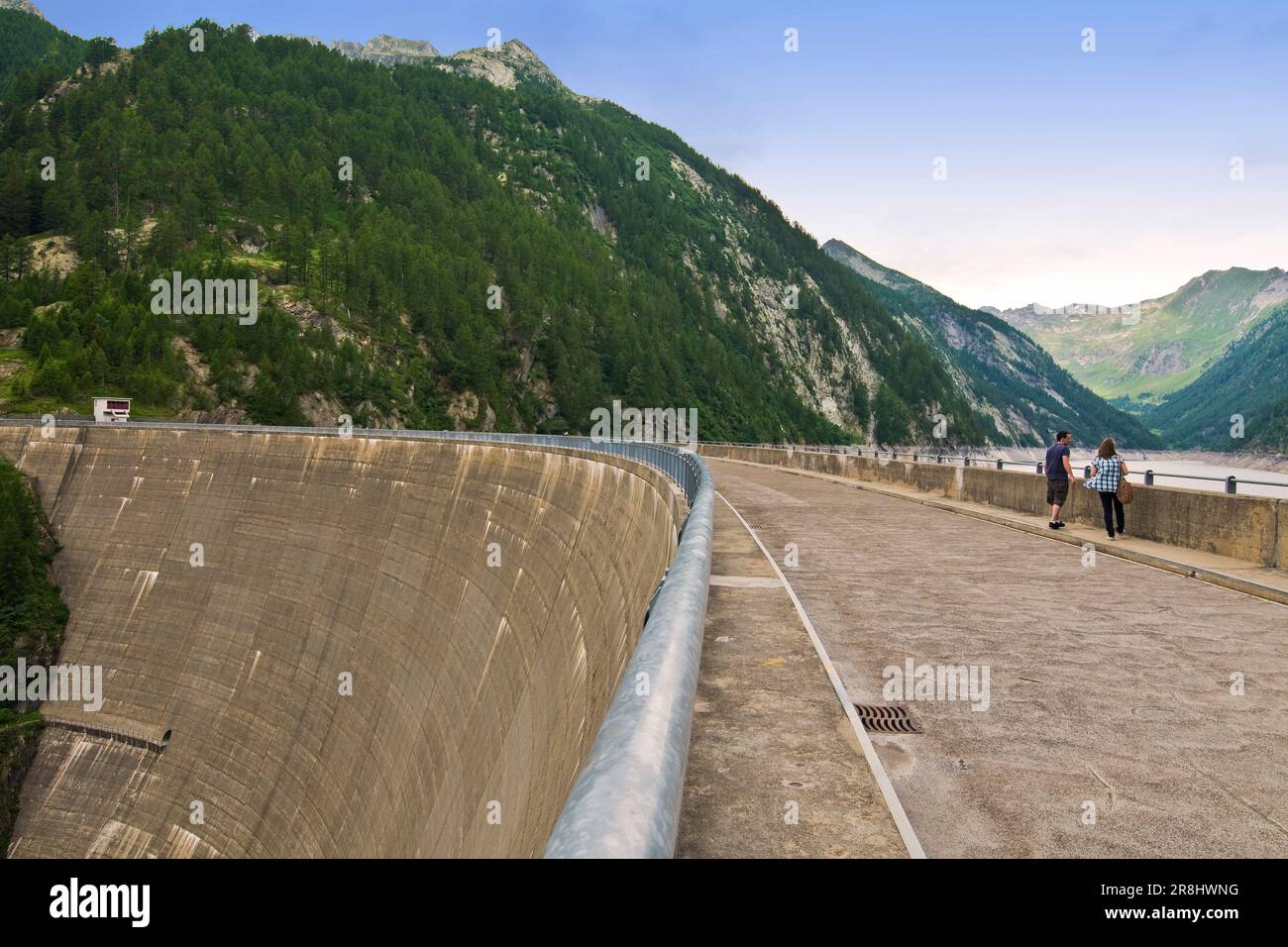 Diga del sambuco hi-res stock photography and images - Alamy