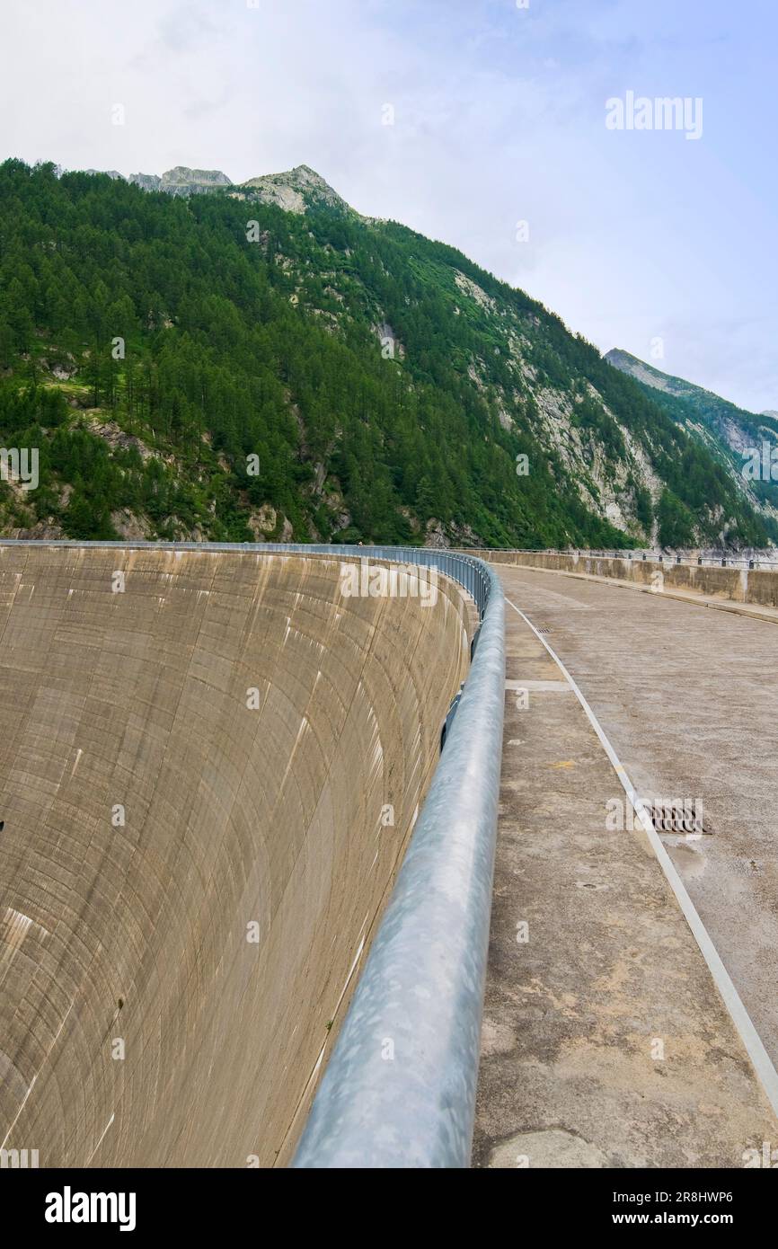 Diga del sambuco hi-res stock photography and images - Alamy