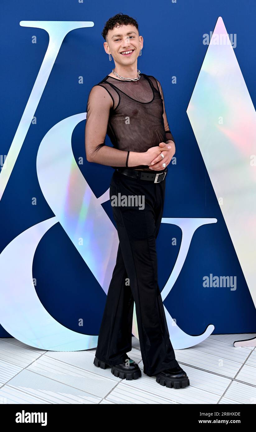 Olly alexander 2023 hi-res stock photography and images - Alamy
