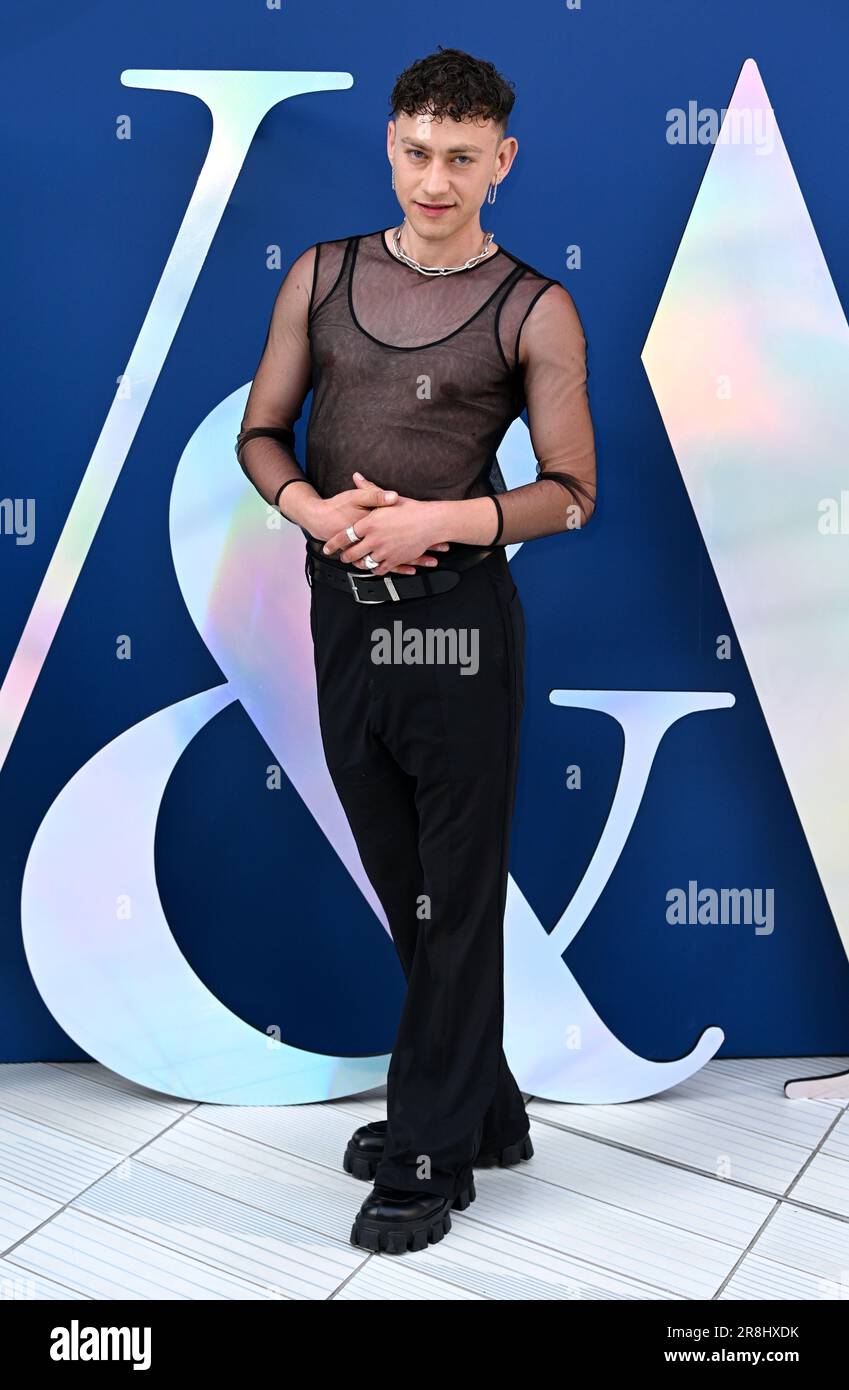 Olly alexander 2023 hi-res stock photography and images - Alamy