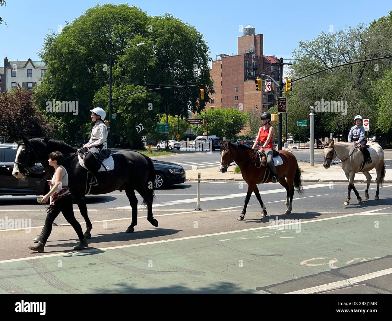 Horseback riders hi-res stock photography and images - Alamy