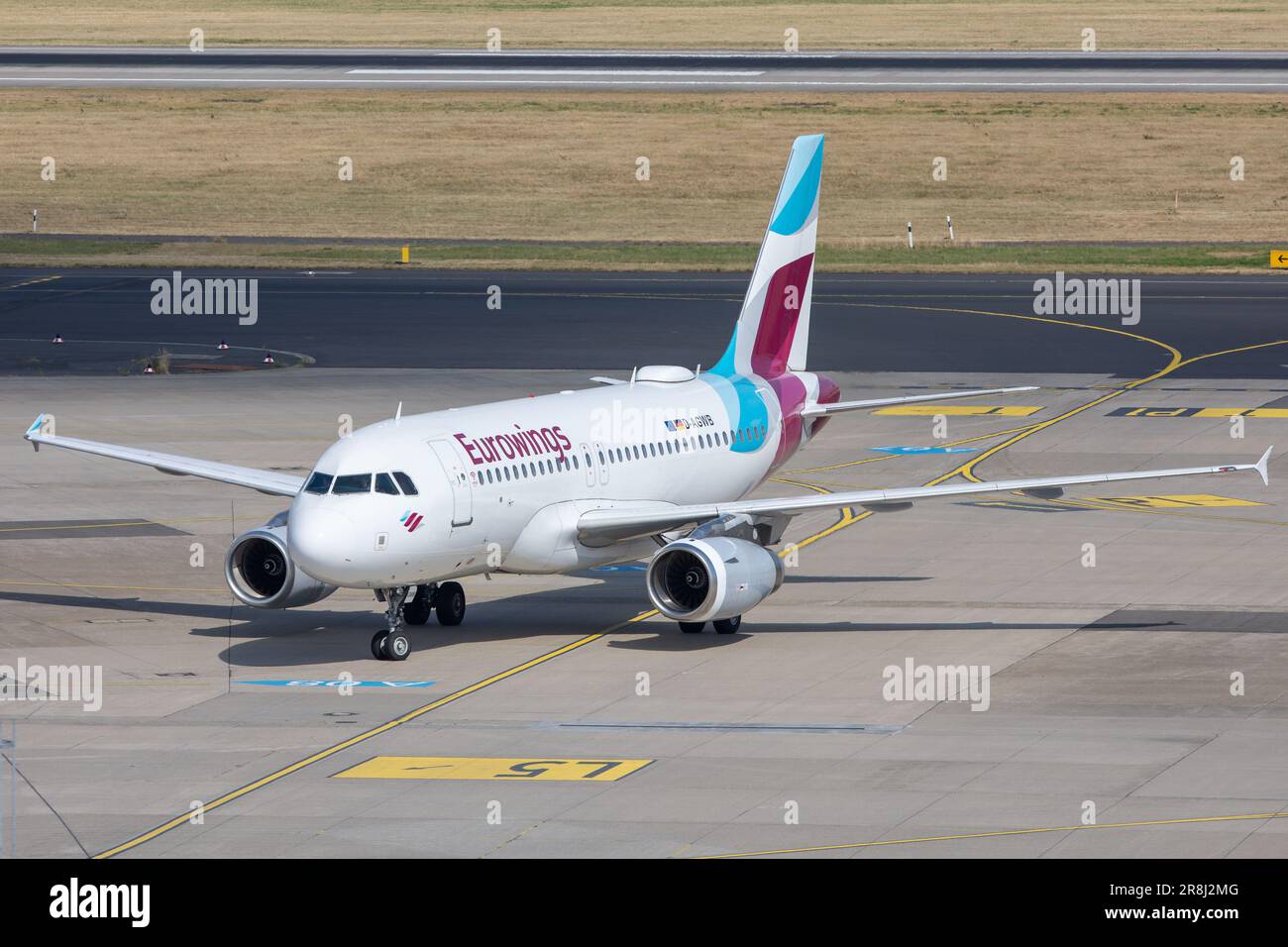Sas airbus a319 hi-res stock photography and images - Alamy