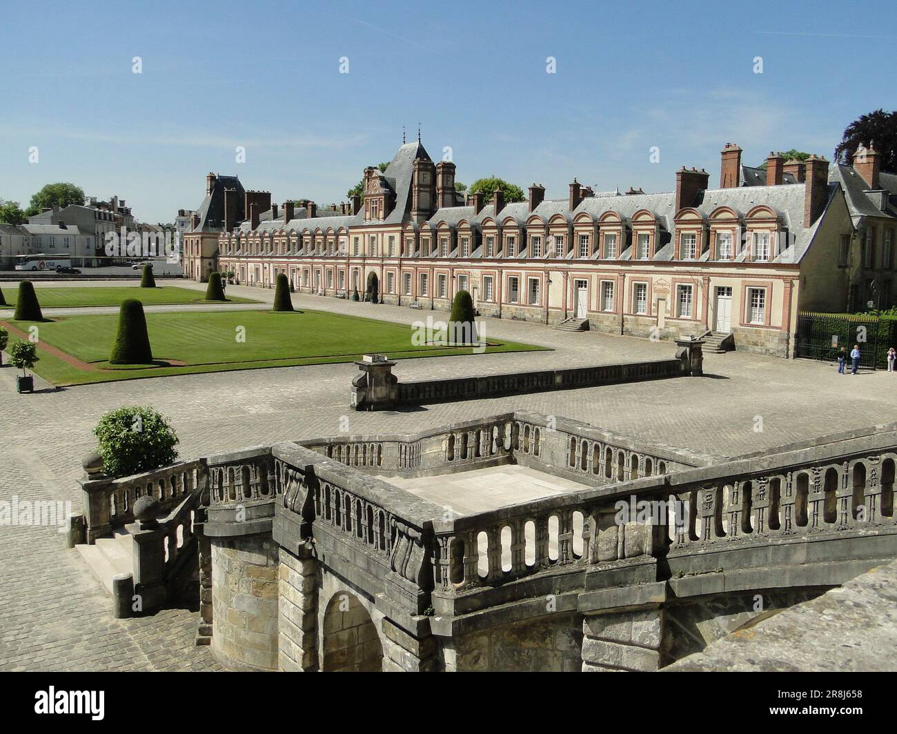 Capture the essence of Paris through a collection of stunning ...