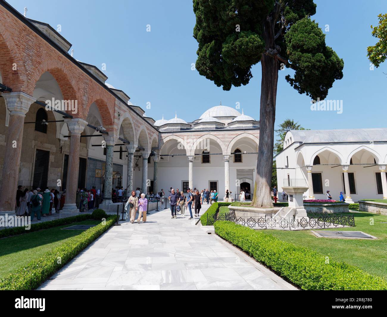 Exterior of the Topkapi Palace Musuem complex with gardens. Fatih ...