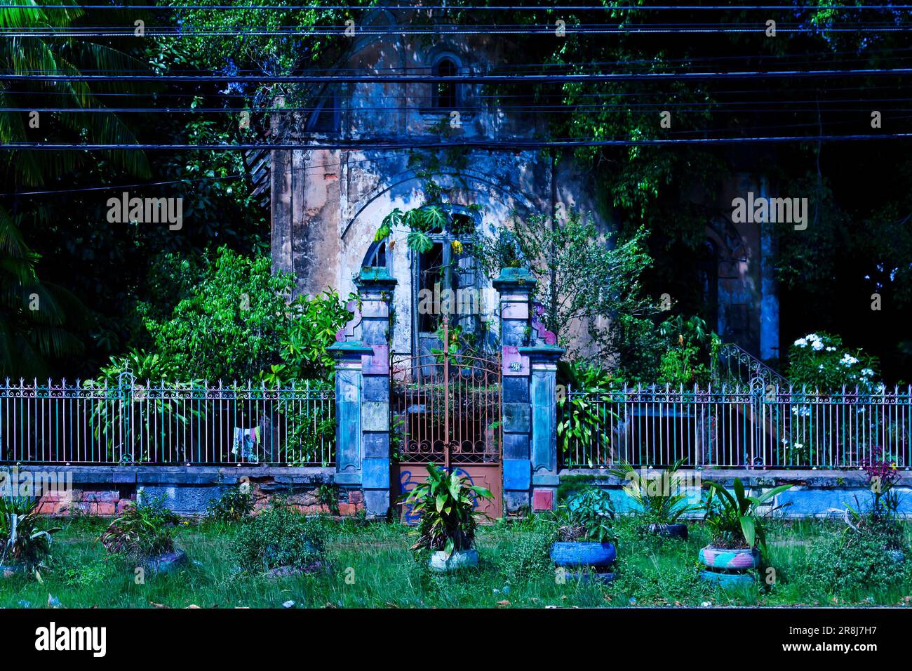 Abandoned house in urban area with nostalgic and melancholic landscape ...