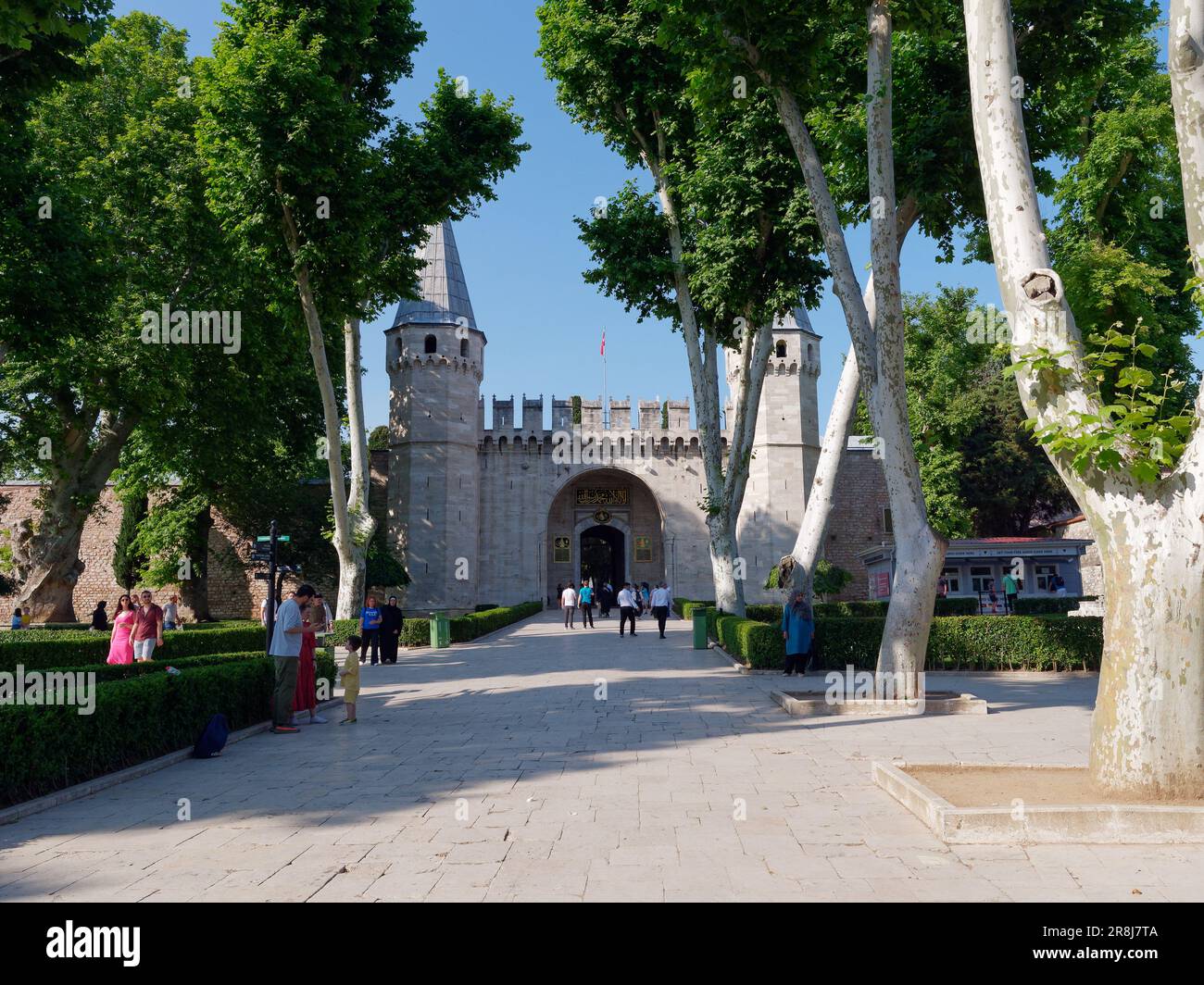 The Gate of Salutation, the second entrance gate into the Topkapi ...