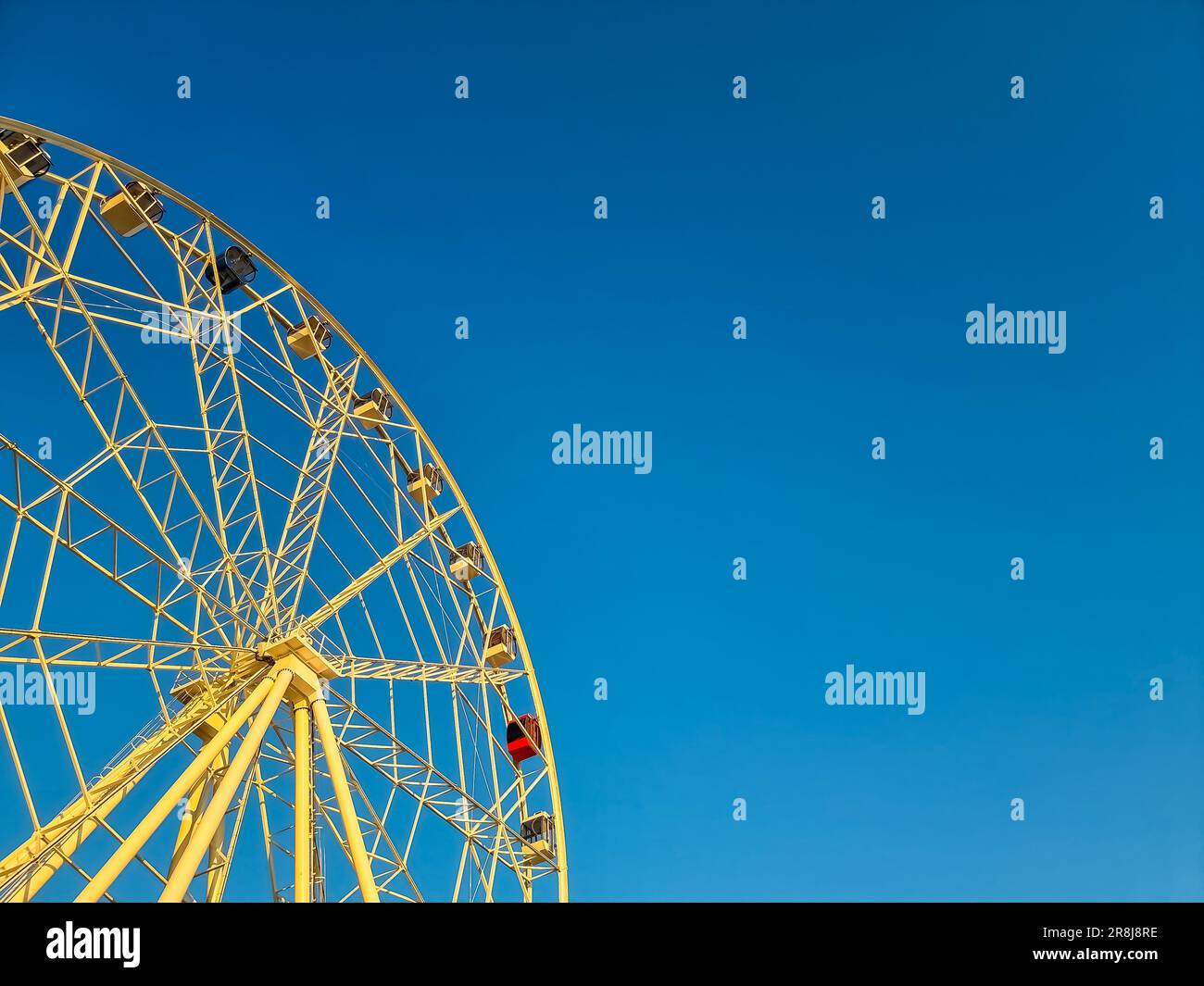 Ferris wheel in an amusement park. Copy space. entertainment and fun ...