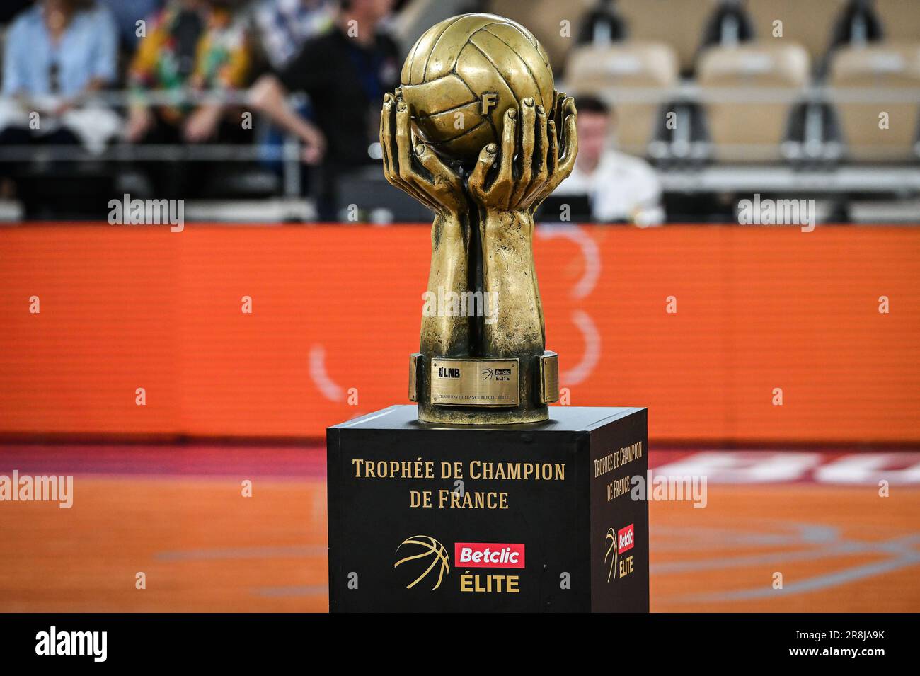 Playoffs trophy hi-res stock photography and images - Alamy