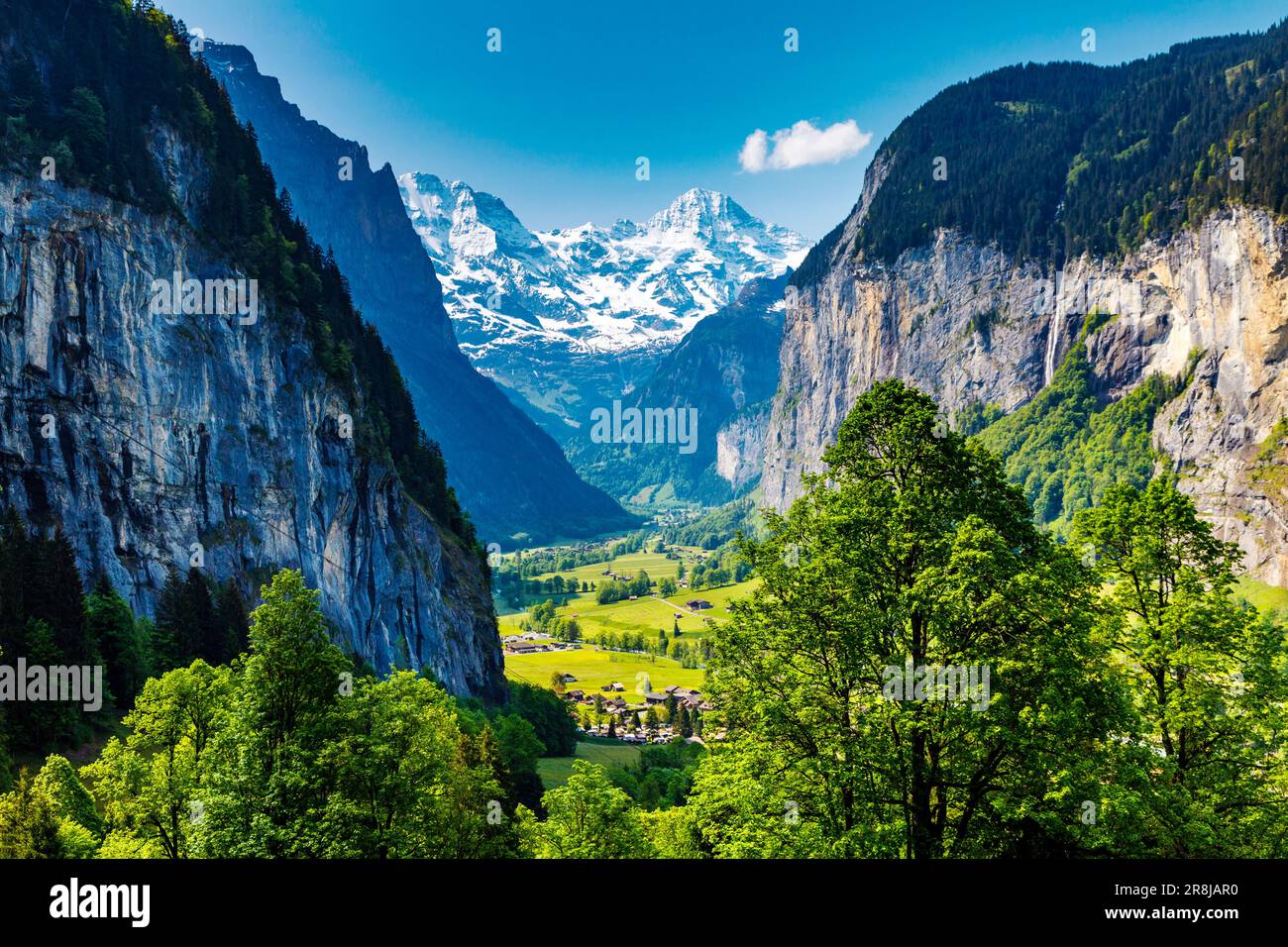 Lauterbrunnen valley with the Staubbach Waterfall and snowy peaks of ...