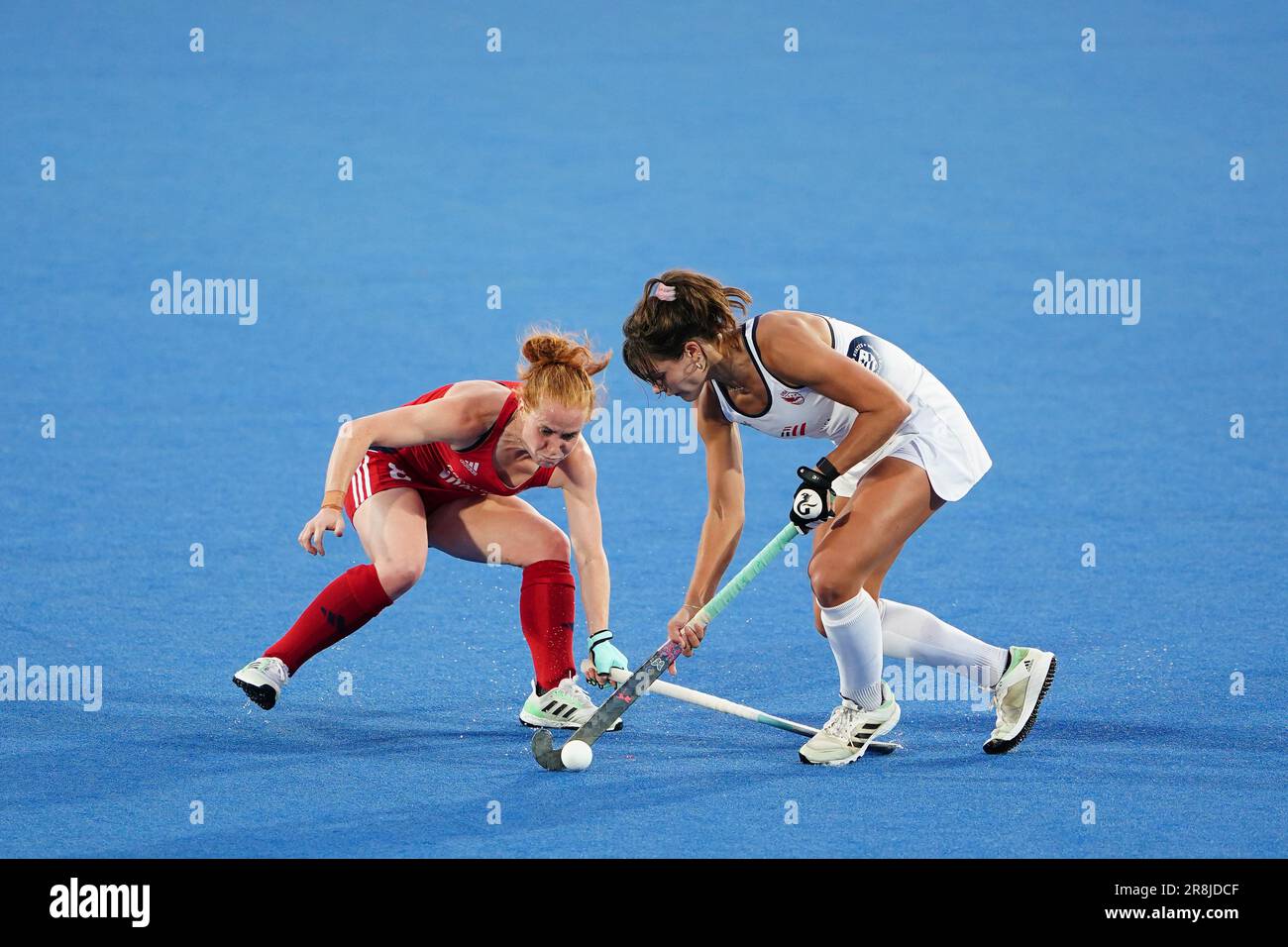 Great Britain's Sarah Jones (left) and USA's Meredith Sholder battle ...