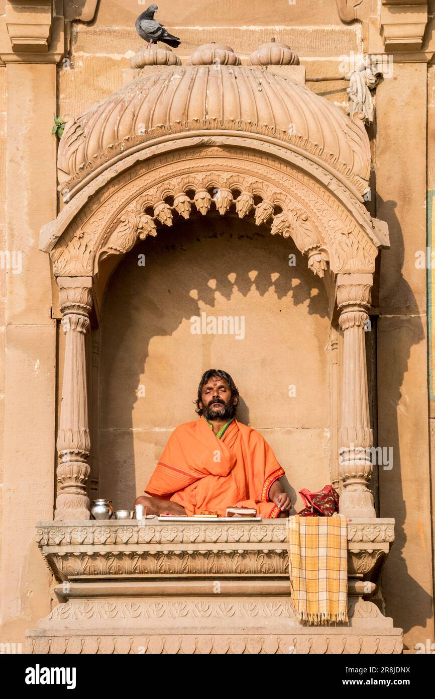 Varanasi man hi-res stock photography and images - Alamy