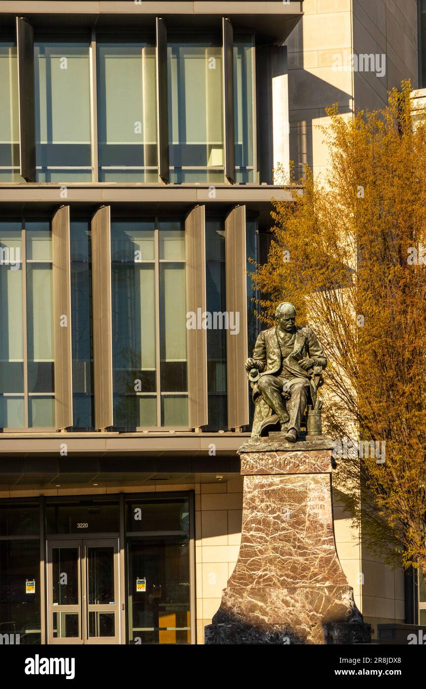 Drexel and statue hi-res stock photography and images - Alamy