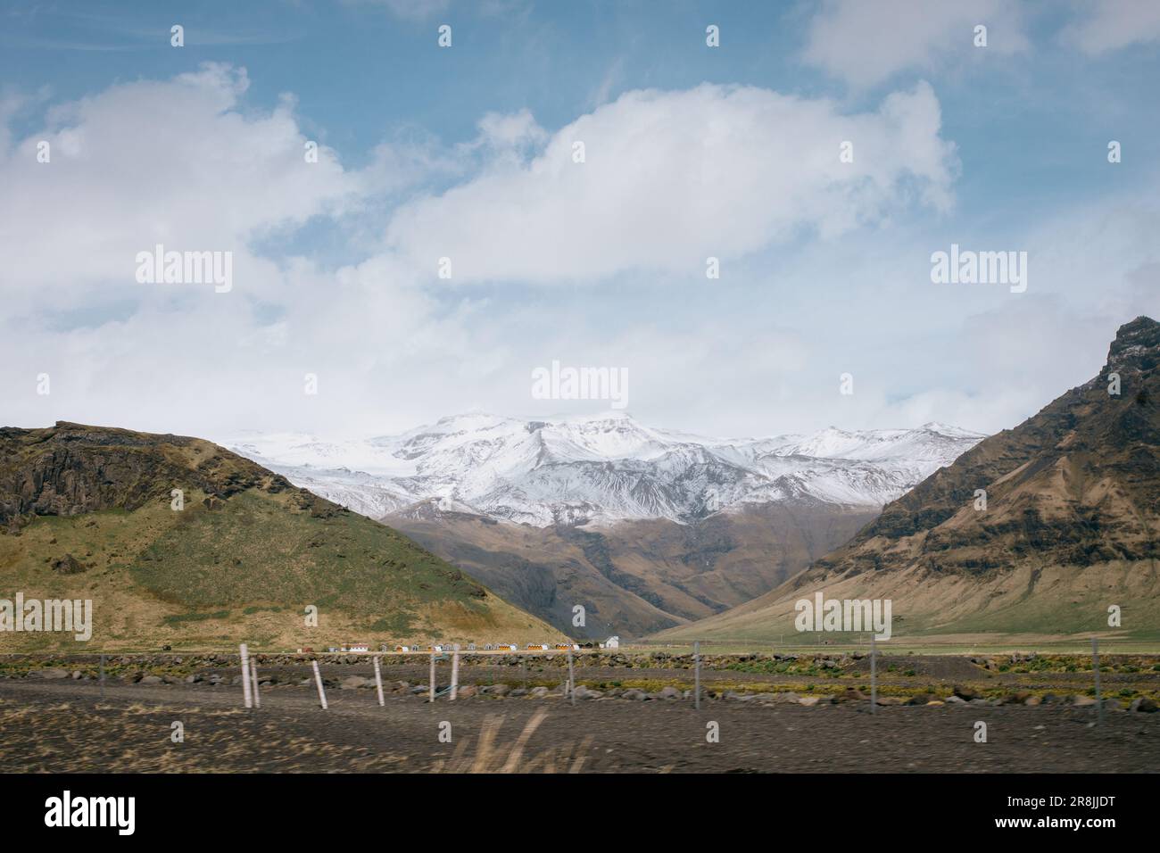 Icelandic Icecaps between Hills Stock Photo - Alamy