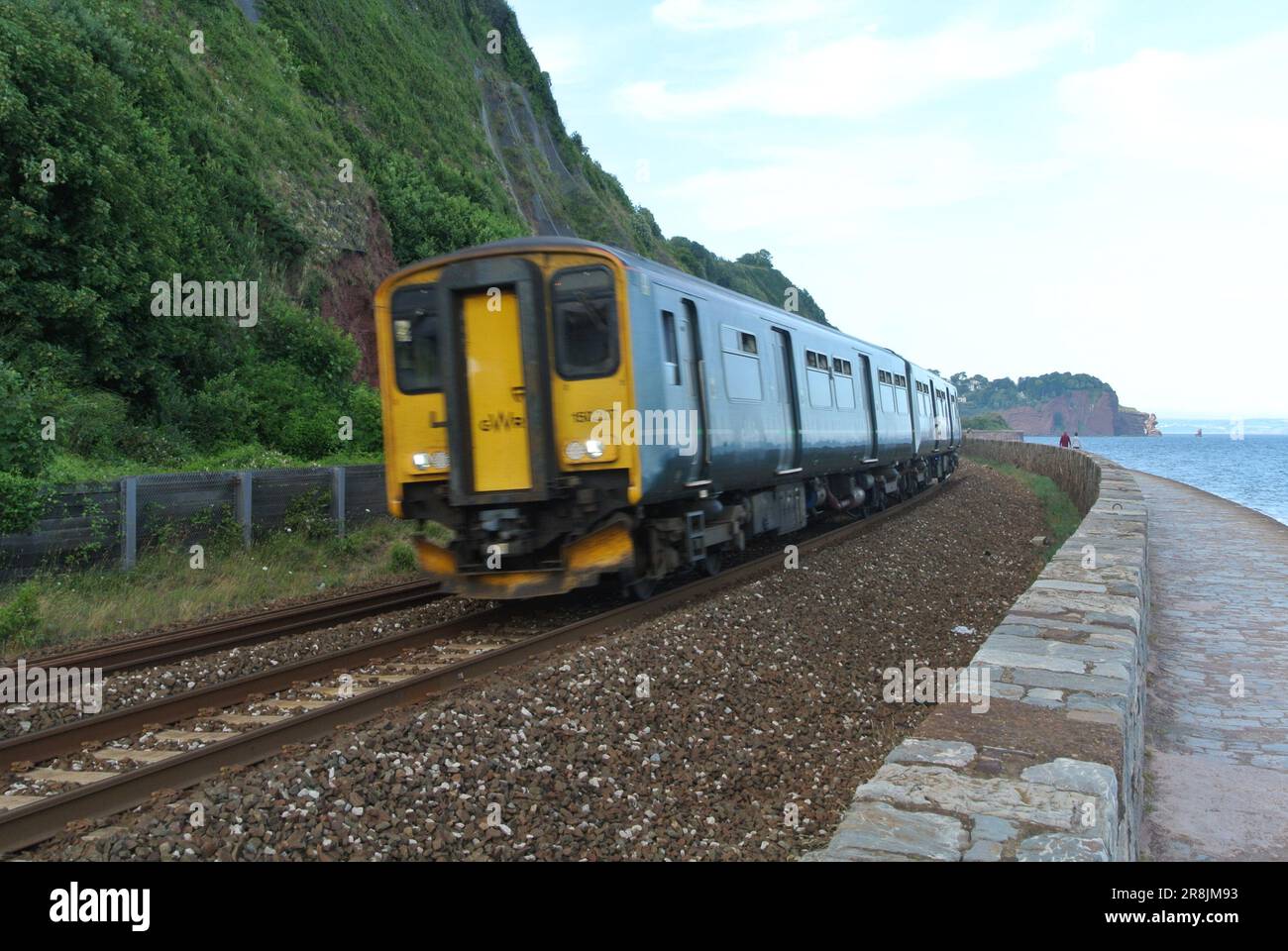 A GWR Class 150 207 diesel muliple unit " Sprinter " passenger train at ...
