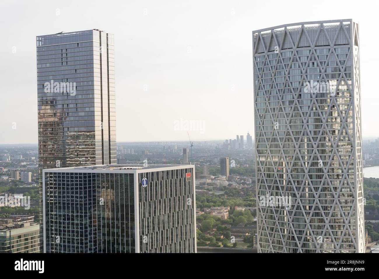London Canary Wharf, UK 21st June, 2023. UK Weather: Overcast sky over ...