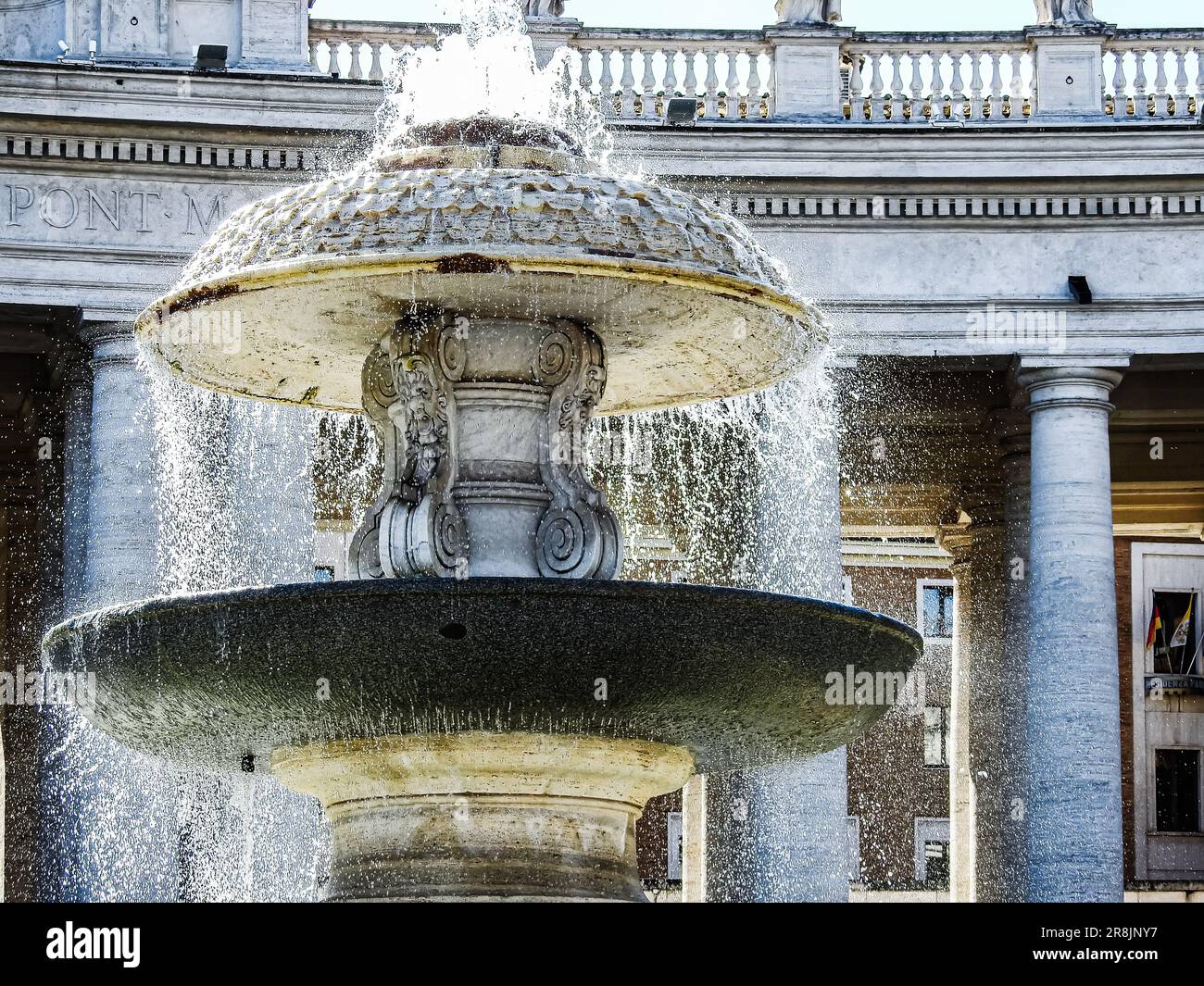 High shutter speed photo of the fountain in St. Peter's Square, Vatican ...
