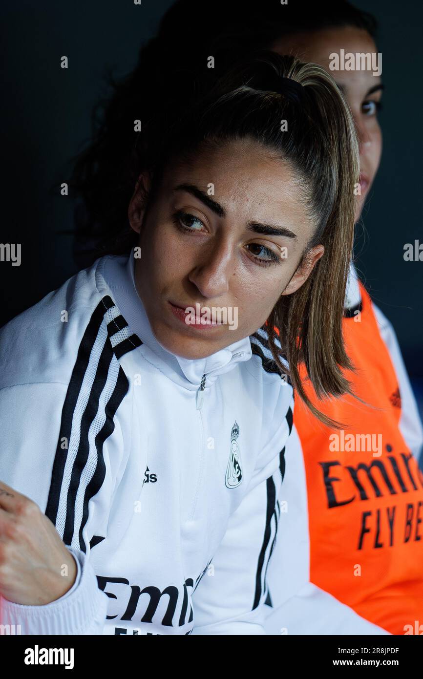 BARCELONA - MAR 25: Olga Carmona sits on the bench prior the Primera ...