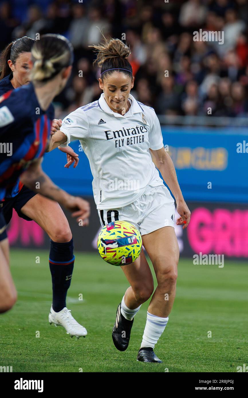 BARCELONA - MAR 25: Esther Gonzalez in action during the Primera ...