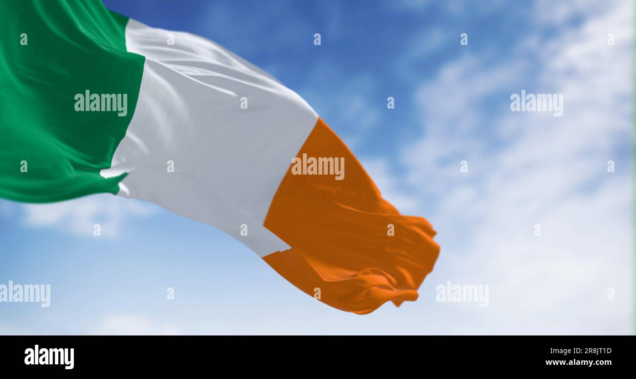 Flag flutter ireland hi-res stock photography and images - Alamy