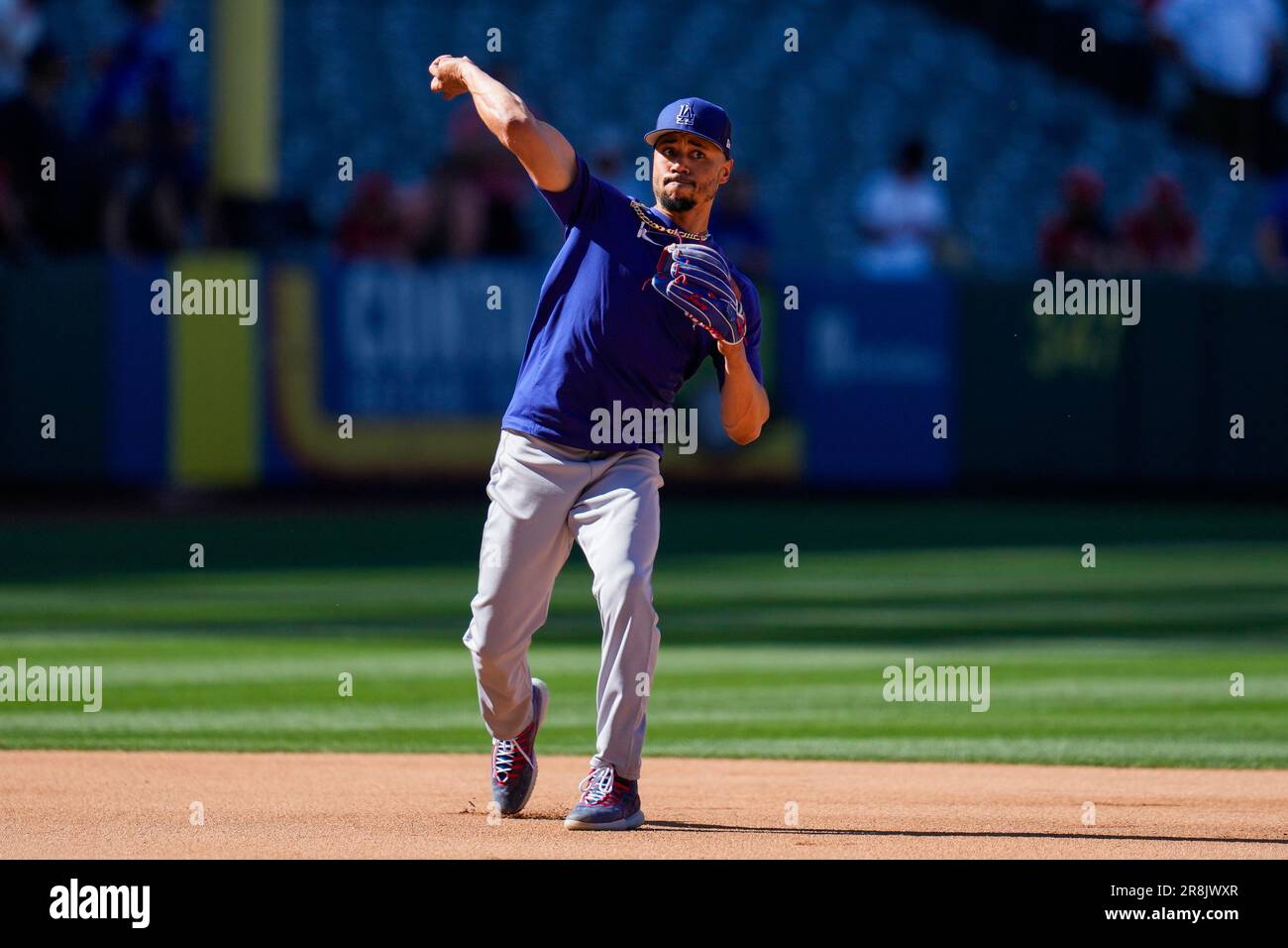 Los Angeles Dodgers shortstop Mookie Betts (50) participates in batting ...