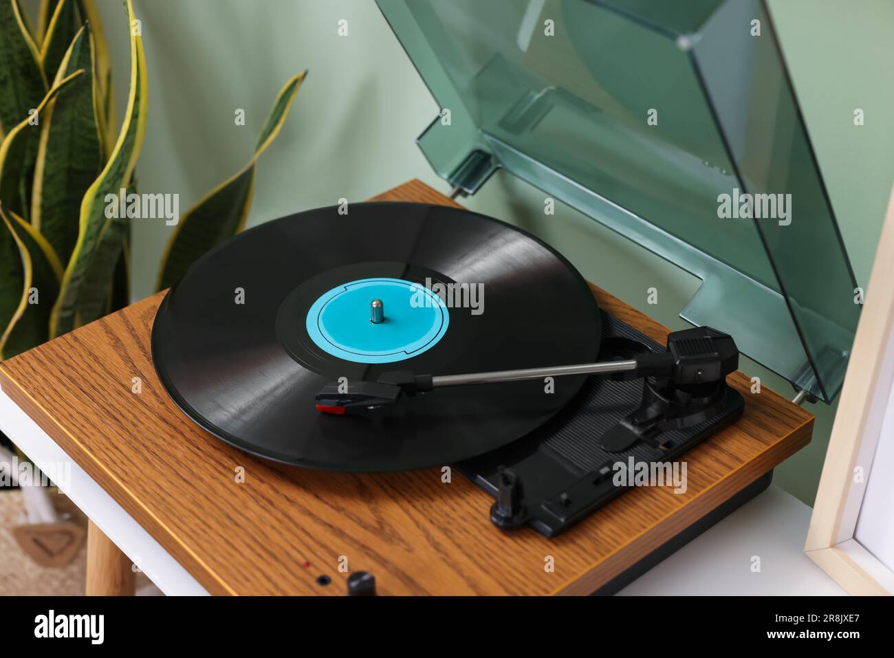 Record turntable above hi-res stock photography and images - Alamy