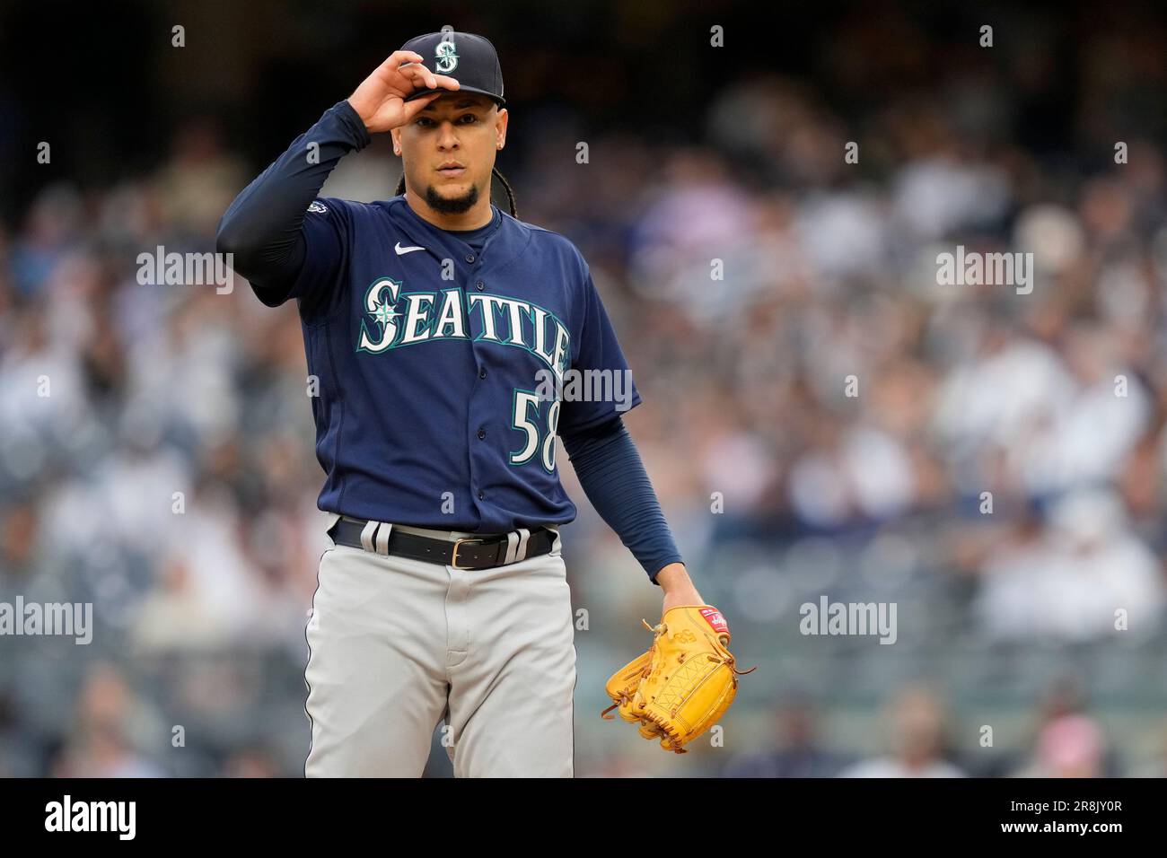 Seattle Mariners starting pitcher Luis Castillo (58) prepares to throw ...