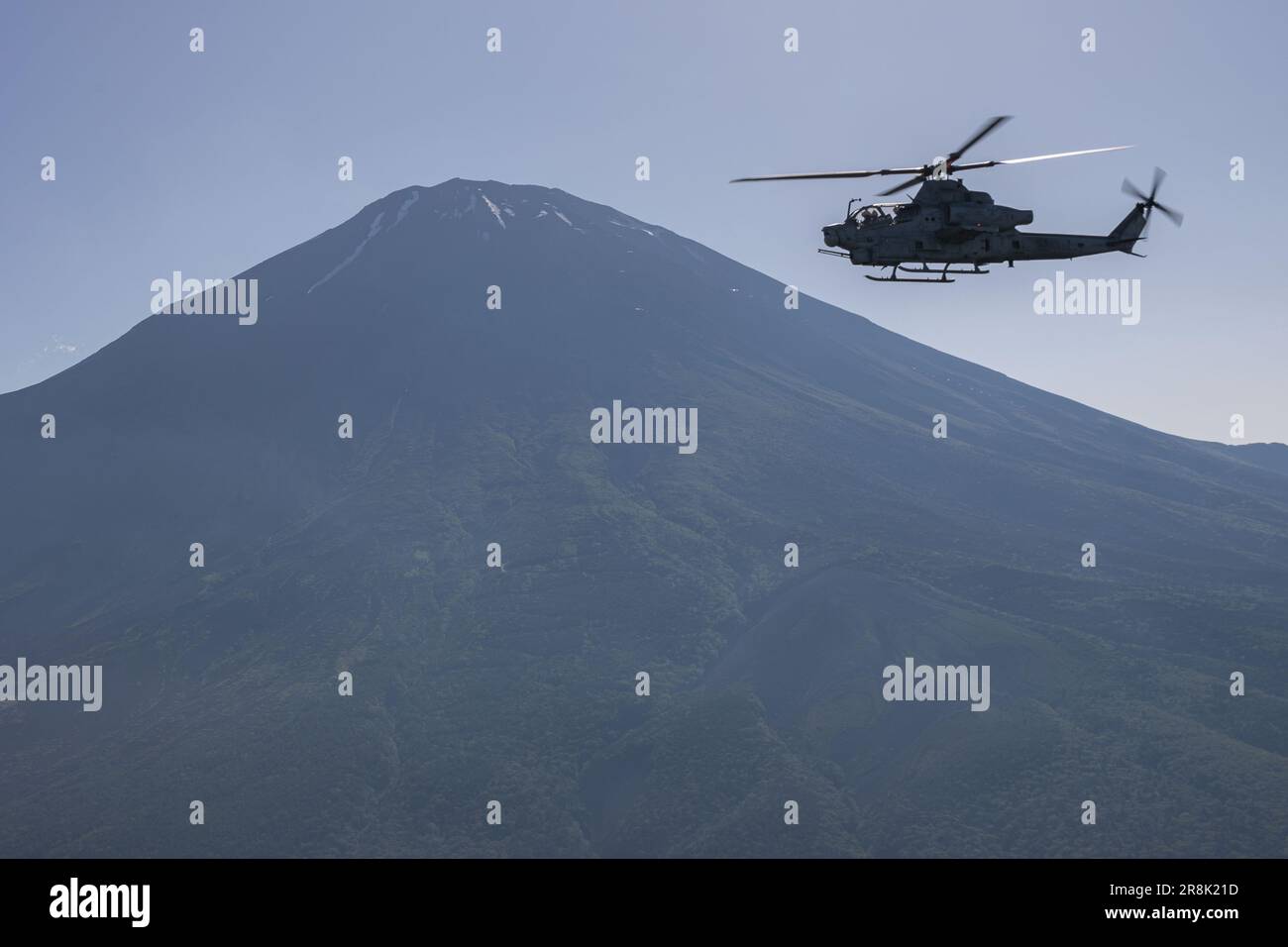 A U.S. Marine Corps AH-1Z Viper with Marine Light Attack Helicopter ...
