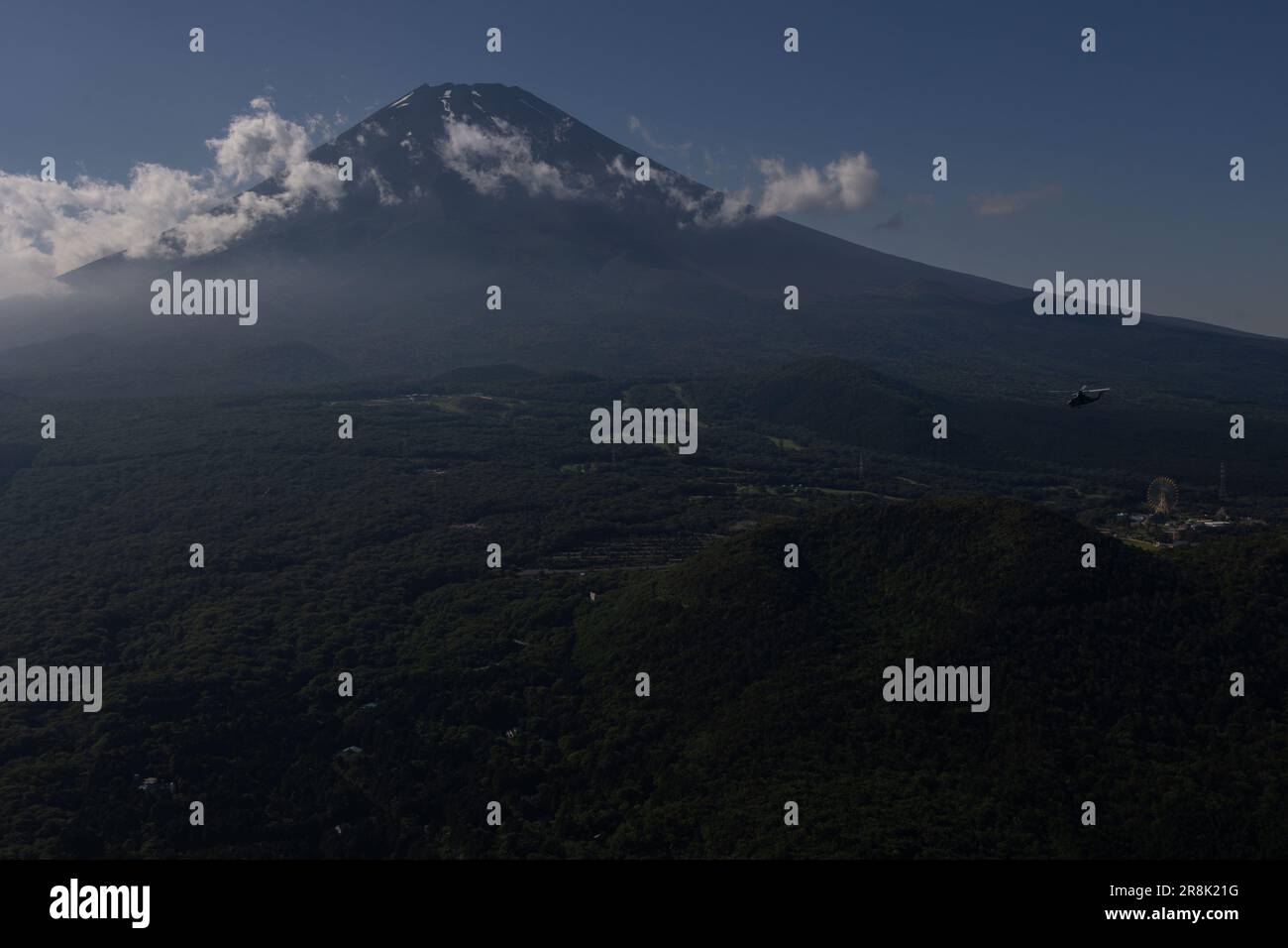 A U.S. Marine Corps AH-1Z Viper with Marine Light Attack Helicopter ...